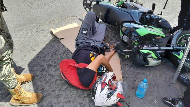 Joven motociclista se estrella contra auto en la colonia Centro de Veracruz Joven motociclista se estrella contra auto en la colonia Centro de Veracruz